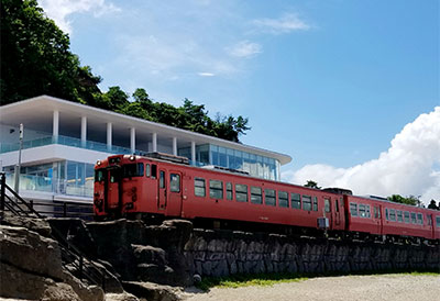 ＜Roadside Station Amaharashi＞Scenic Views of the Tateyama Range across ...